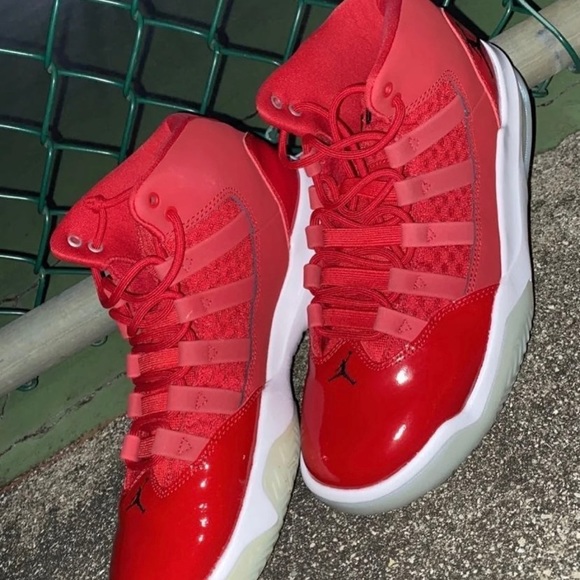 Jordan | Shoes | Jordan Max Aura University Red Size 8 In Men Sneakers ...
